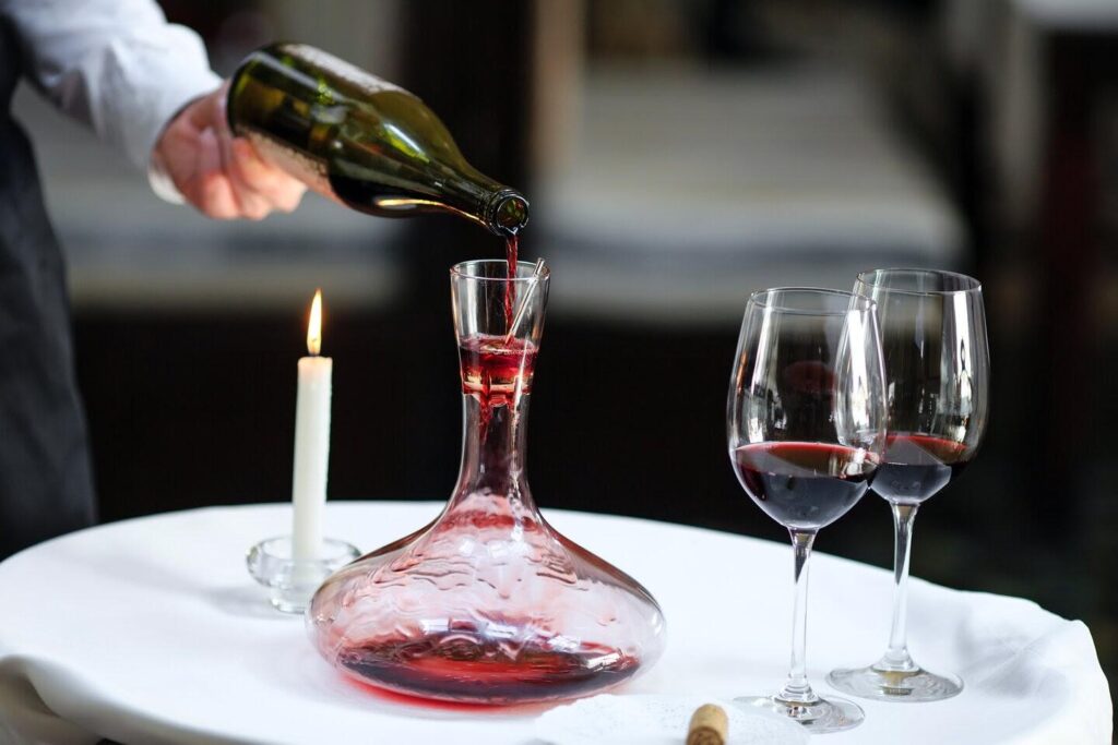 Decantare vin - ce trebuie să știi despre acest proces atât de ...